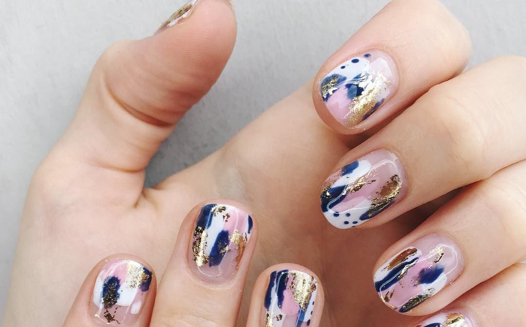 Τα Brushstroke nails φτάνουν την τέχνη... στα άκρα! - CozyVibe