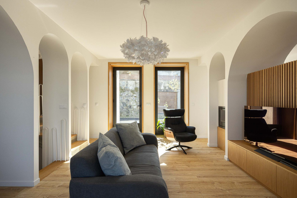 Arch House: The fluid forms of "Art Nouveau" - CozyVibe